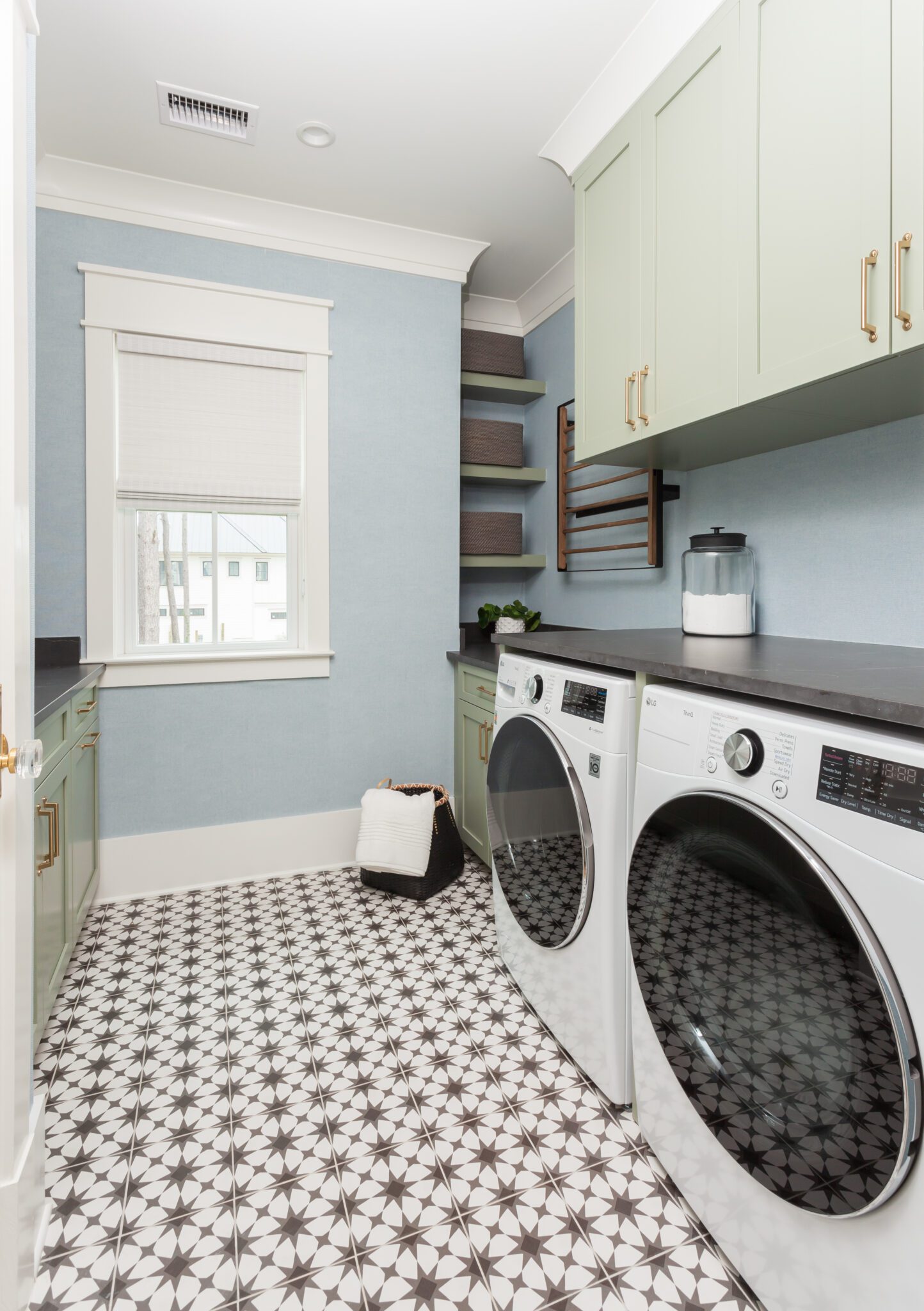 15 Local Laundry Rooms We're Jealous Of - Charleston Home + Design ...