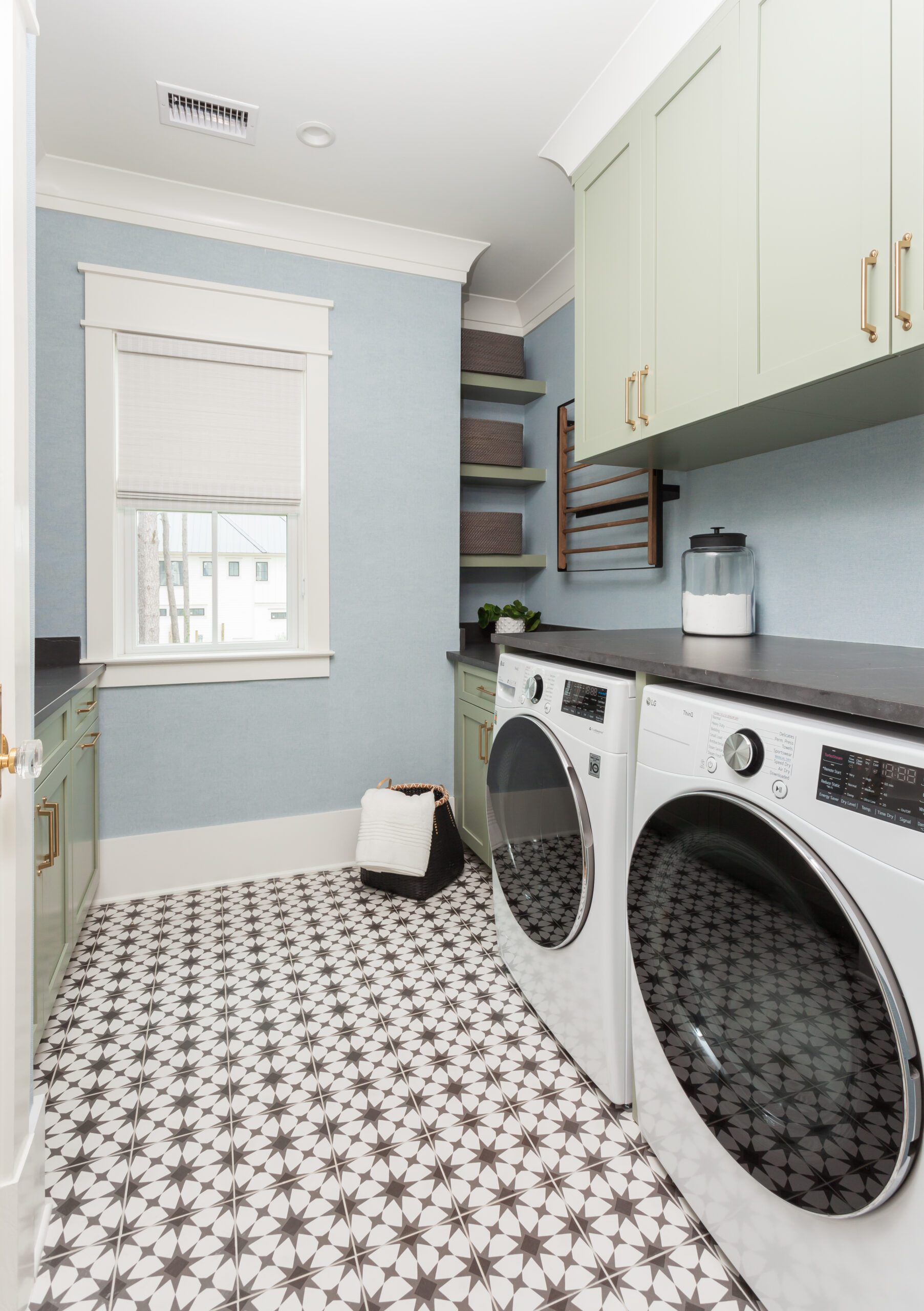 15 Local Laundry Rooms We're Jealous Of - Charleston Home + Design ...